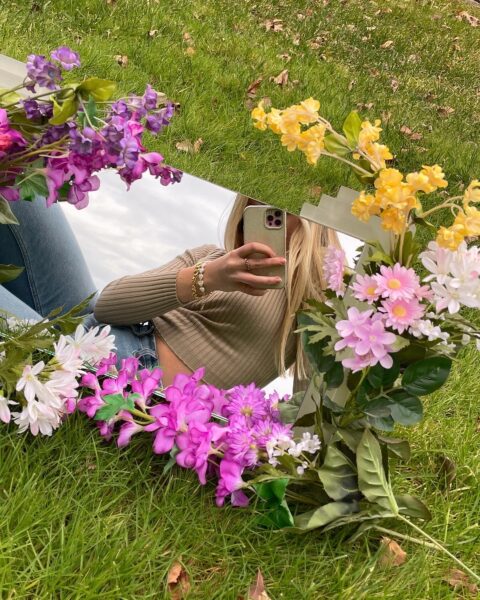 How to do the Mirror Photoshoot Challenge: Taking Creative Photos Alone