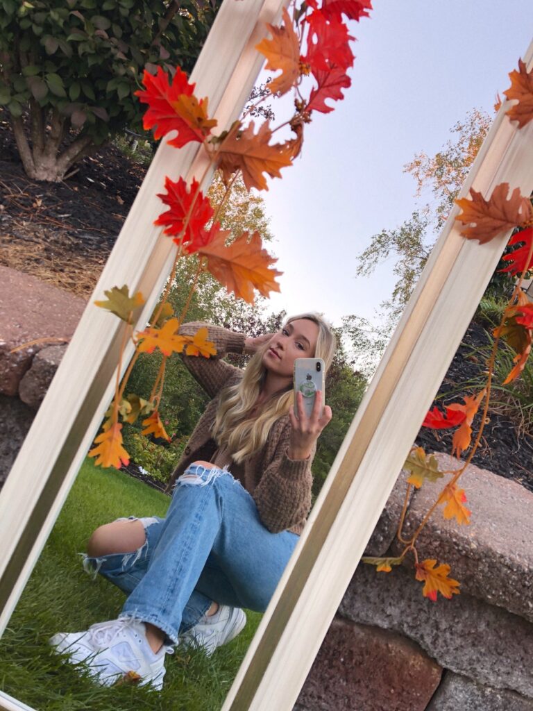 How to do the Mirror Photoshoot Challenge: Taking Creative Photos Alone